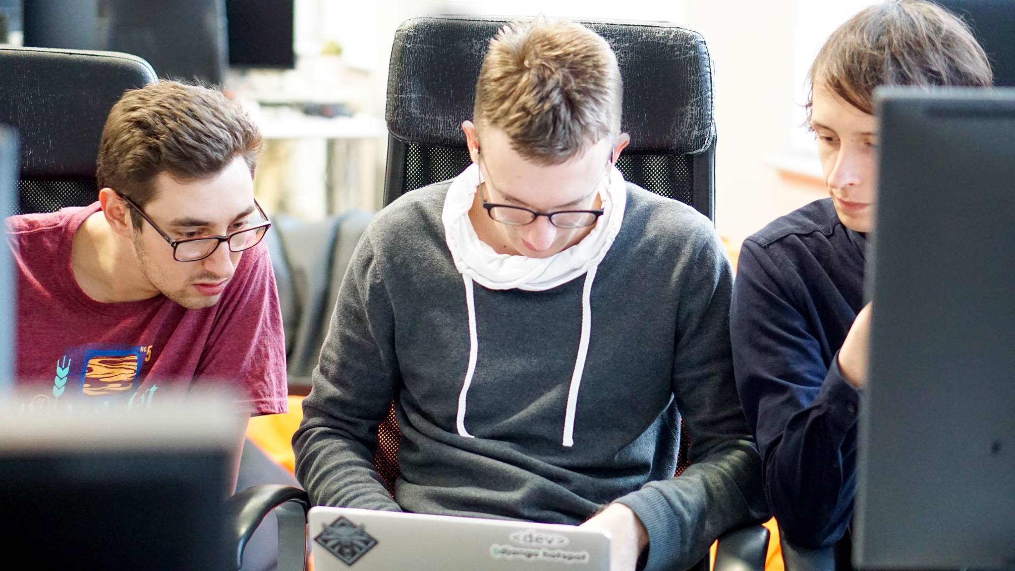 Node.js vs Python: which one is better for your application?